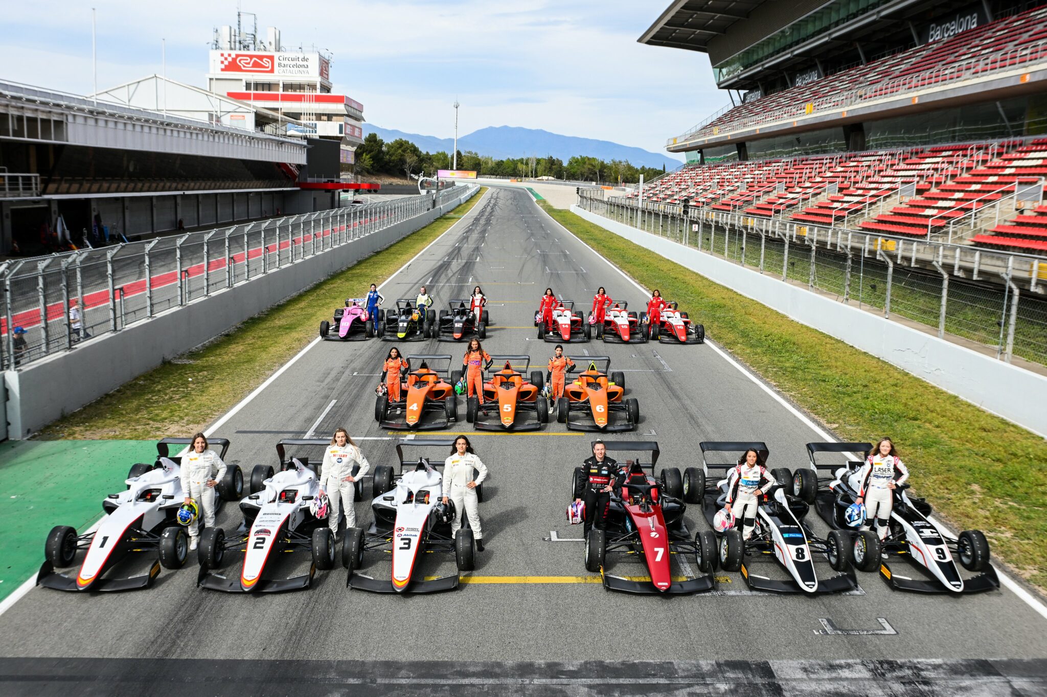 Les filles de la F1 Academy ont débuté les essais de pré-saison à Barcelone