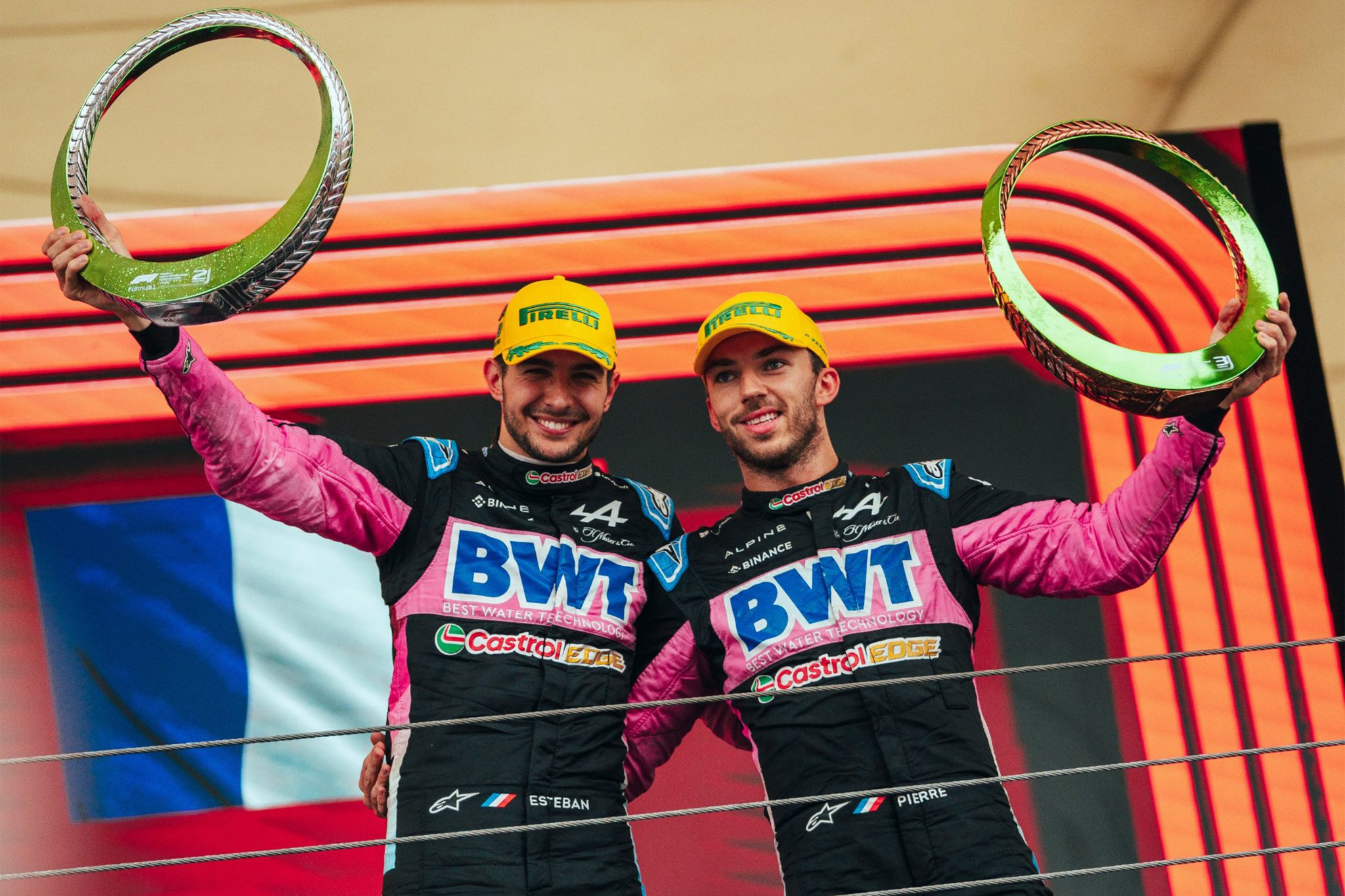 Esteban Ocon et Pierre Gasly félicités par Emmanuel Macron après leur podium